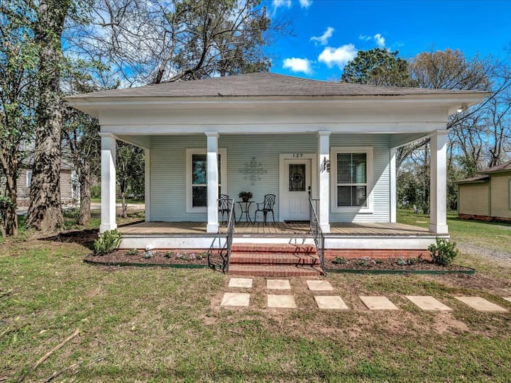 Martin Bungalow~ Charming, Centrally Located Home! - Nacogdoches, TX