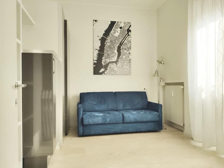 Snug Studio Flat In The City Centre - ミラノ