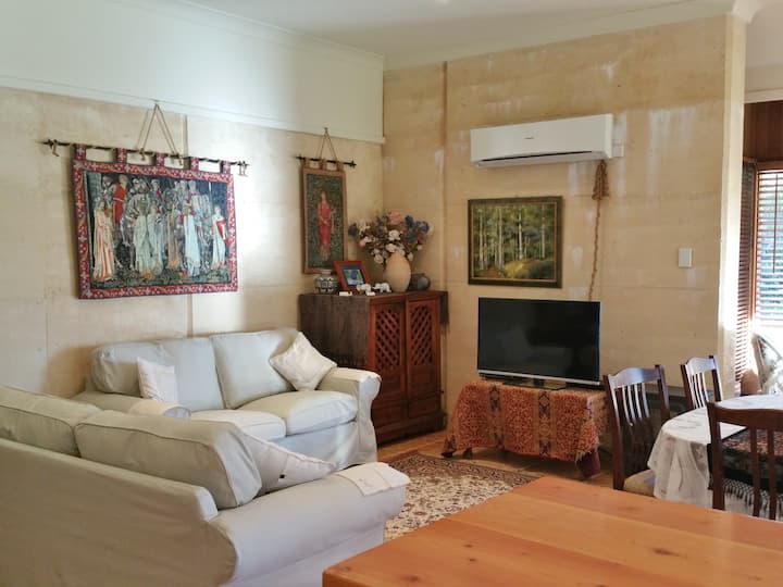 Canterbury Cottage. - Shannon National Park