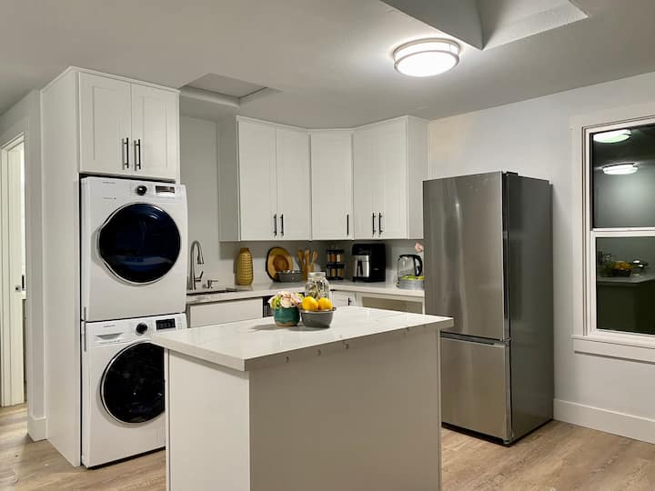 Tacoma Sleep 5 Compact Kitchen W/d - Tacoma, WA