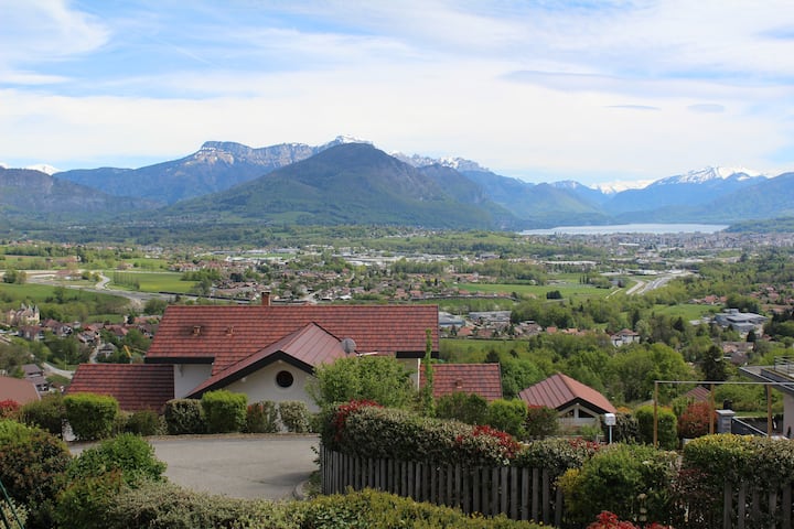 Vue Panoramique Dans Un Secteur Résidentiel - Lake Annecy