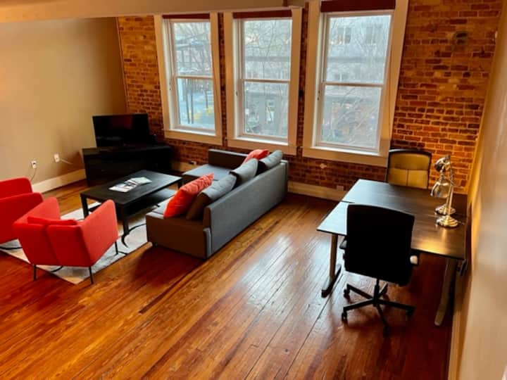Loft Condo In The Heart Of Downtown Greenville - Greenville, SC