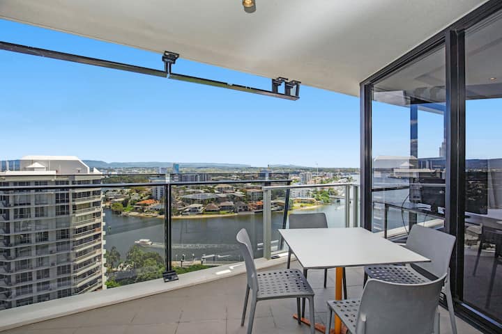 Central & Scenic Riverside Retreat At Surfers - Surfers Paradise