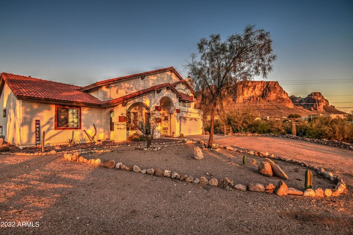 Cheerful 3 Bedroom With Hot Tub & Views! - Apache Junction