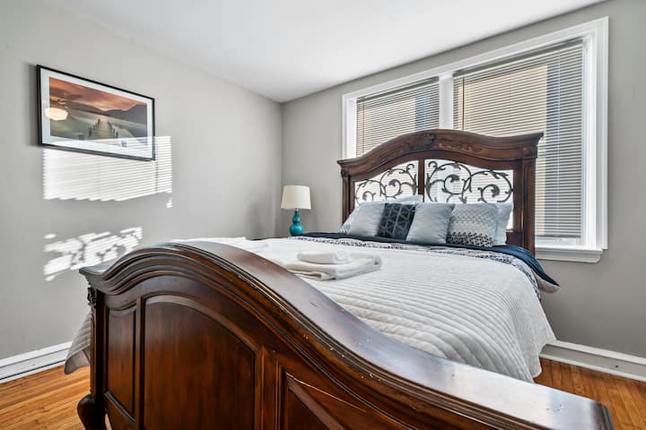 Cozy Comfort- 2 Bedroom Apt/65 Inch T.v. Wifi - Bustleton - Philadelphia