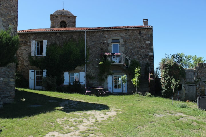 Agreable Maison En Pierre Au Calme Avec Joli Vue - Issoire