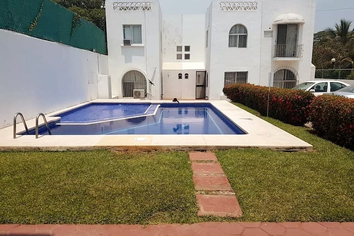 Casa En Coto Privado/alberca/excelente Ubicación. - Manzanillo