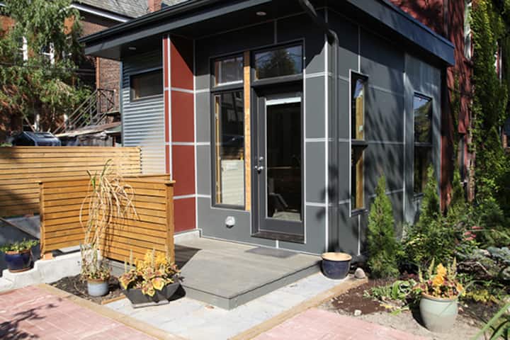 Beautiful, Compact, Loft Inspired Garden Apartment - Toronto
