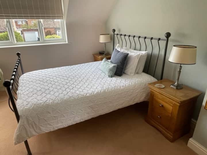 Central, En-suite Double Bedroom With Parking - Saffron Walden