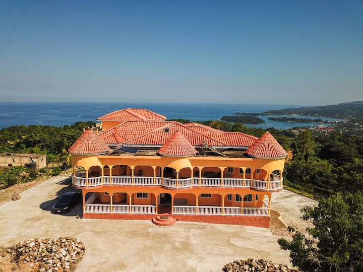 Round View Guest House - 8 Bedrooms - Port Antonio