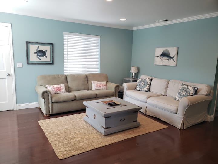 Heron House- 2 Bed Home With Cozy Outdoor Space - Petaluma, CA