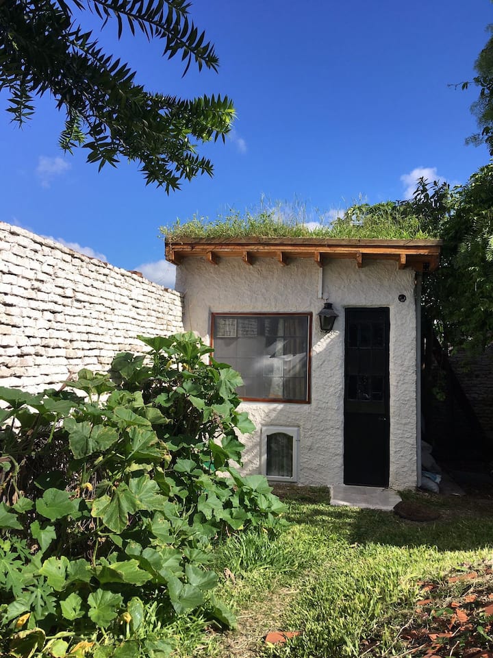 Eco-casa Con Techo Verde Y Baño Seco - Concordia
