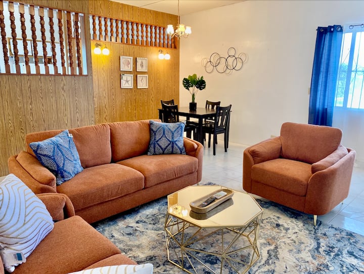 New Bright 2-bedroom Condo With Parking + Laundry - 關島