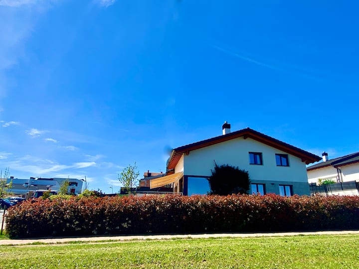 Buganvilla House In Sopelana - Getxo