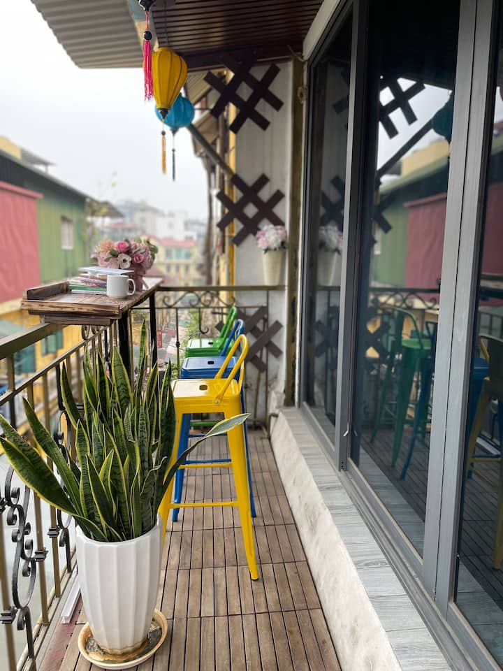 2center Oldquater-balcony-3beds-kitchen-tonkinhome - ベトナム