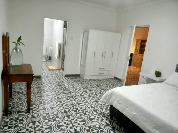 Unit 2: Spacious Family Unit For Up To 6 People - Hammanskraal