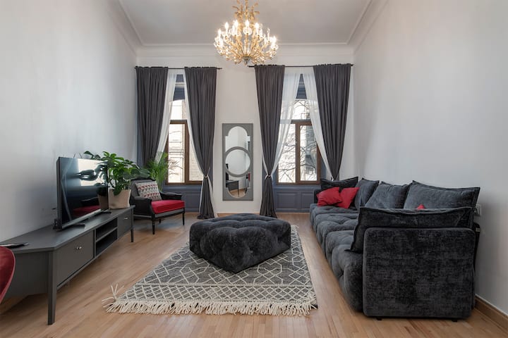 Beautiful Apartment In The Heart Of Old Tbilisi - Tbilisi