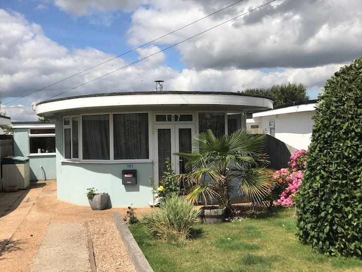 Spacious Art Deco House Beach,100m Away, Sleeps 7 - Eastbourne