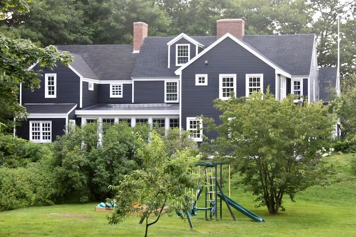 Cheerful Coastal Retreat - Antique Meets Modern - Kennebunkport, ME