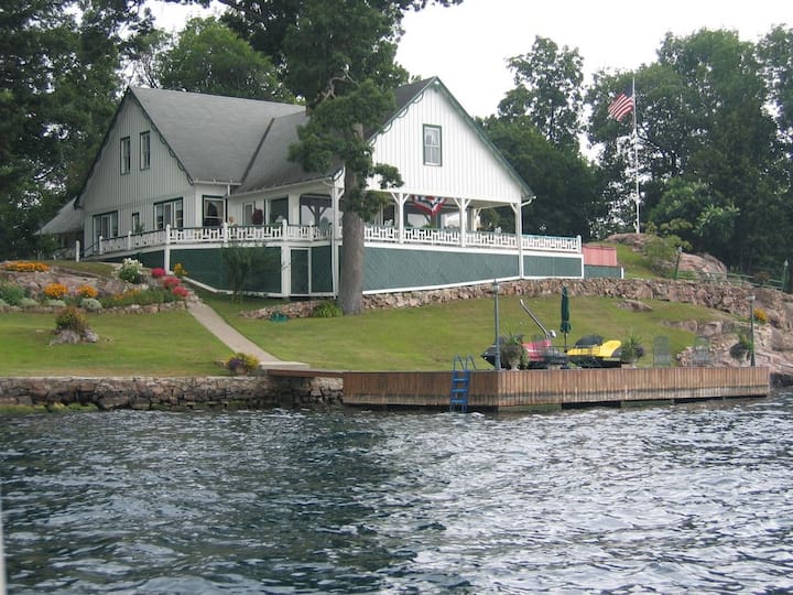 1000 Islands Great Camp Rental- 5 Large Bedrooms - Boldt Castle & Boldt Yacht House