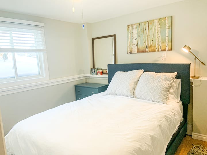 Renovated, Cozy 1-bed Guest Suite. Free Parking. - Kingston, Ontàrio, Canadà