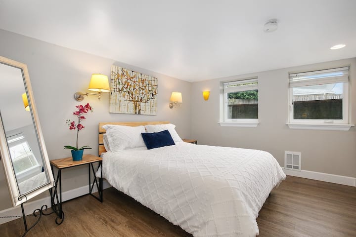 Stunning Suite Near Beach, Views, Parks, Rail+bus - Seattle, WA