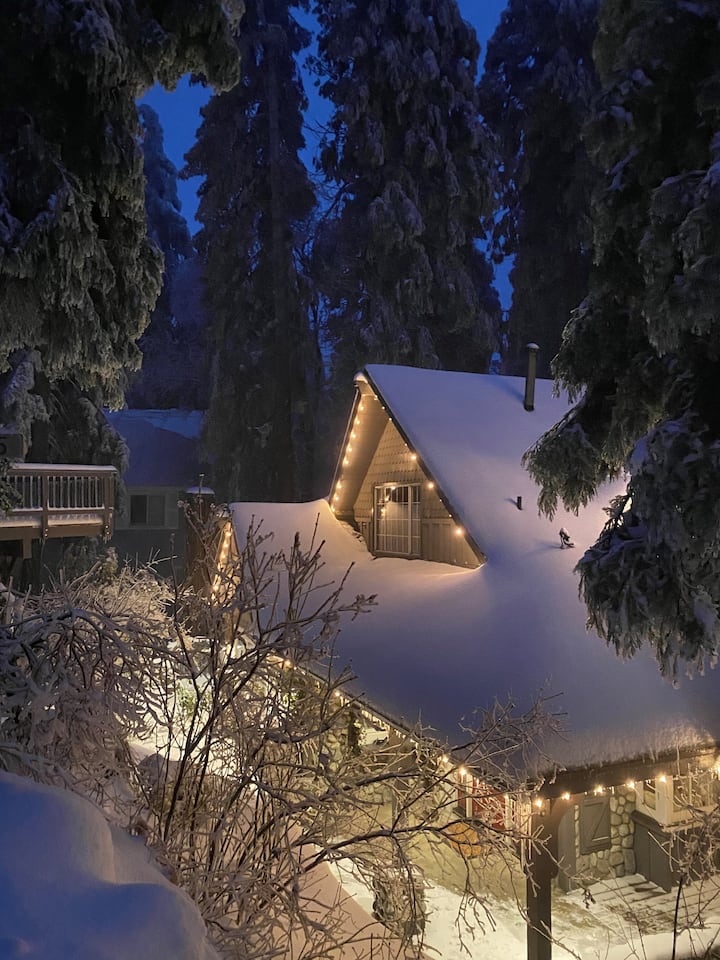 European Styled Cottage 4br/3bath Comfy Cozy - Crestline, CA
