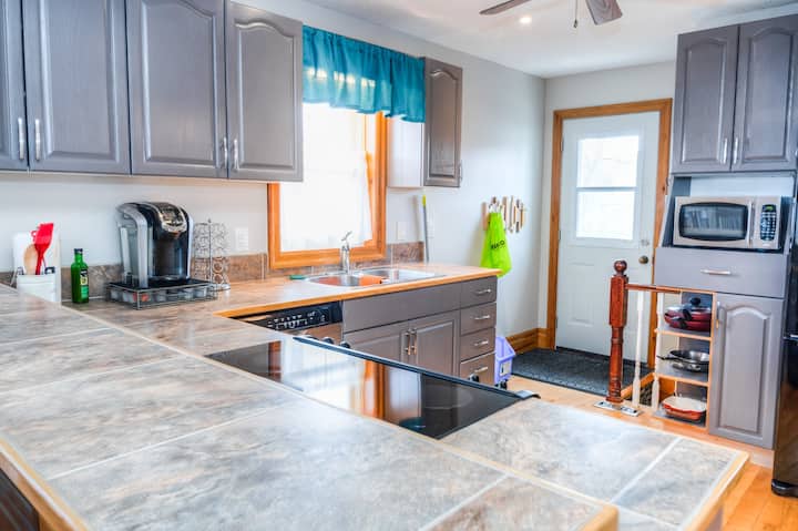 Cheerful Cozy 2bed/2bath Private Home With Office! - Kitchener, ON, Canada