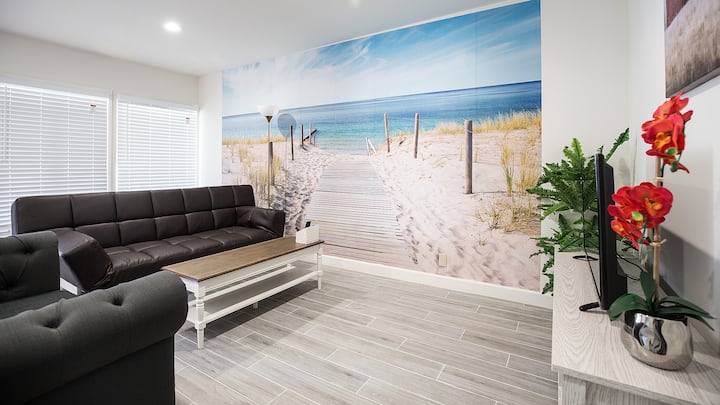 Cheerfull 2-bedroom With 2-bathrooms Bungalow - Chino, CA