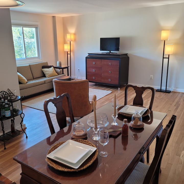 Lovely 1-bedroom Condo Top Level W/free Parking - Takoma Park, MD