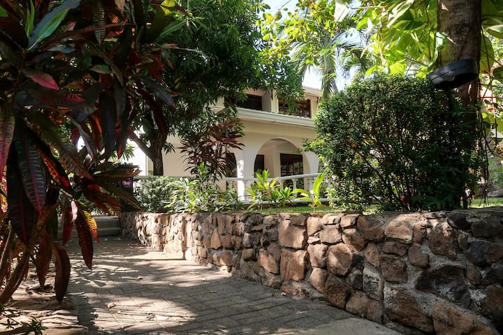 Spectacular Garden Villa - 5min Walk To Beach - Playa Hermosa