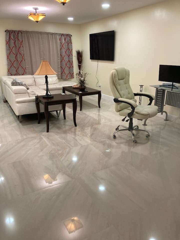 Beautiful Villa In Pembroke Pines - Pembroke Pines, FL