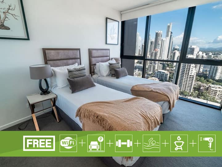 3 Bedroom Apt With High Level Ocean Views - Surfers Paradise