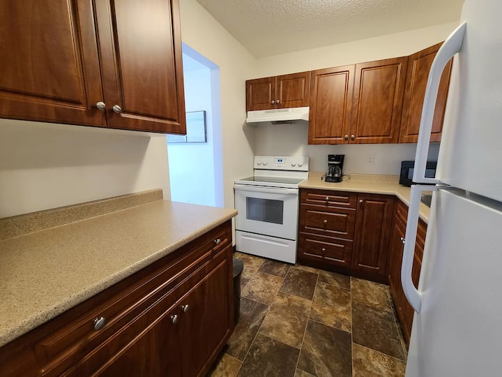 Secret 2 Bedroom, 1 Bathroom Central Apartment - Fort St. John