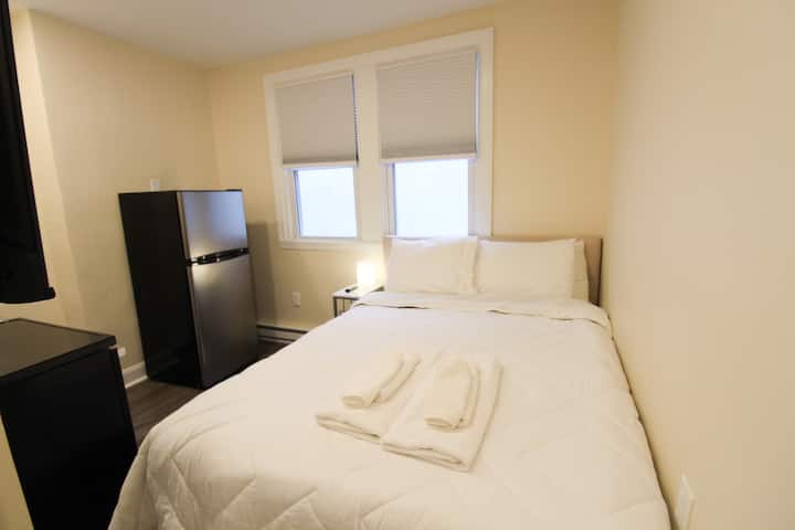 New 2nd Floor Tiny Studio Apt #4 In Chestnut Hill - Bucks County, PA