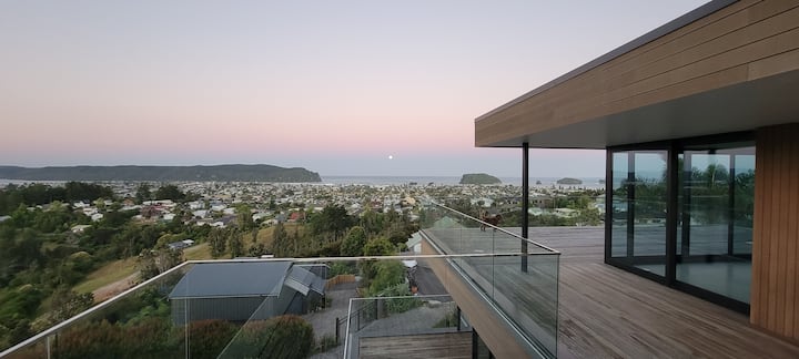 The Best Views In Whangamata! - Whangamatā