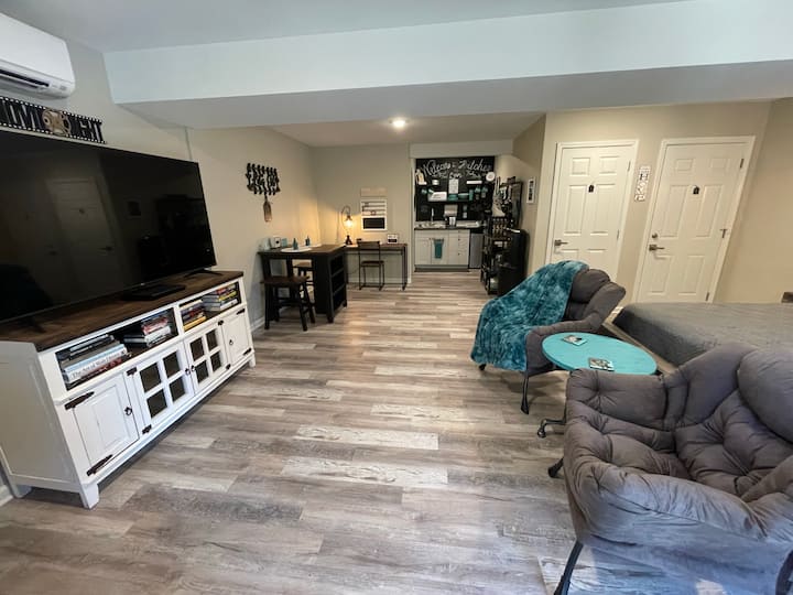 New Basement Suite With Free On Premises Parking! - Kingston, TN