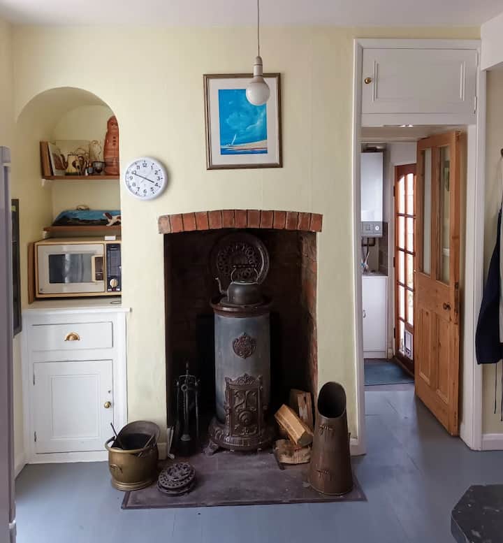 Homely 4-bedroom House+garage+garden - Swindon