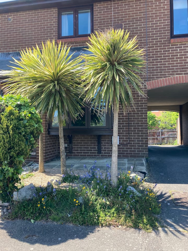 Poole Bright & Airy 3-bedroom House By The Sea - Poole