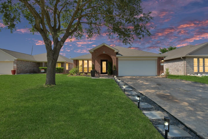 4 Bedroom Home To Relax And Enjoy Houston- - Houston, TX