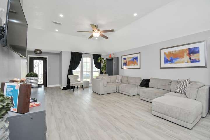 Houston Home Sleeps 10 | Near Fifa 2026 - Houston