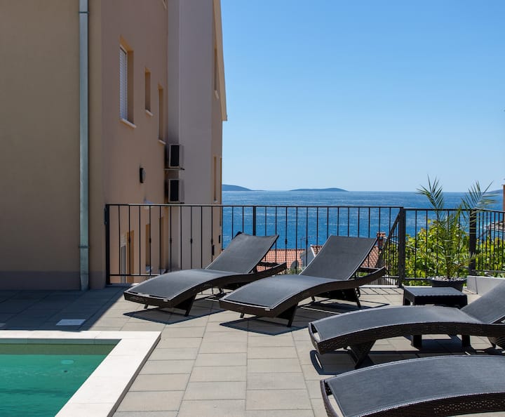 Adria Sunset Apartment 
C With Pool And Sea View - Arbanija