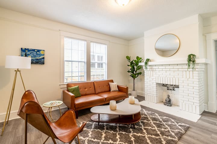 Lovely Contemporary 2 Bedroom/ 5 Min From Vystar - Jacksonville, FL