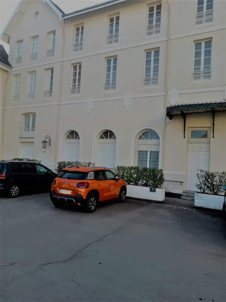 Super Appartement Avec Parking Sur Place - Les