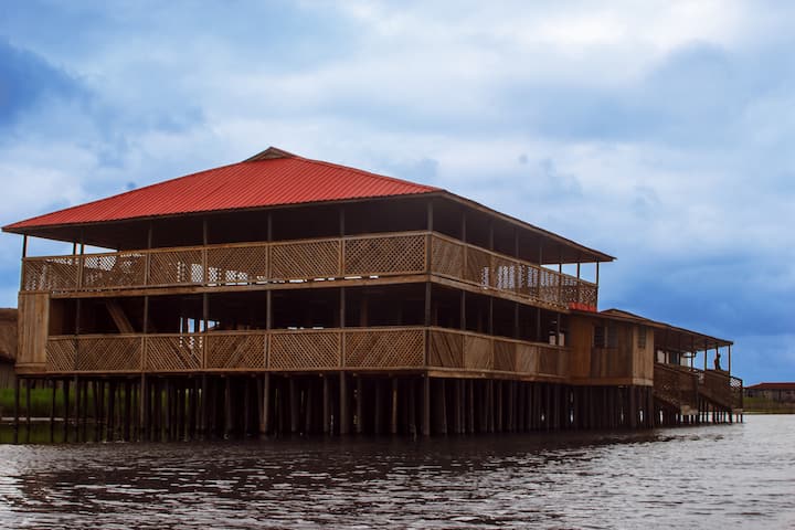 Charmant Chalet Sur Pilotis Sur Le Lac De Ganvié - Cotonou