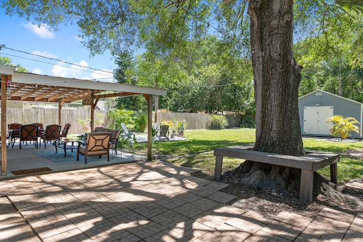 Close To Dwntown | Big Yard | Screened In Porch - St. Petersburg, FL