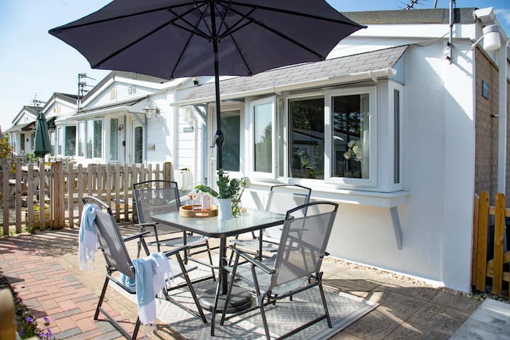 Hillview ~ 2 Bedroom Holiday Bungalow In Galmpton - Paignton