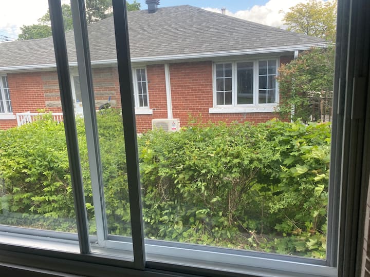 Convenient Room Near The Metro - Montreal
