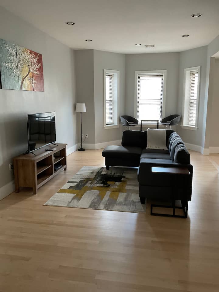 Lovely Two Bedroom Apartment On A 2 Floor Unit. - Boston, MA