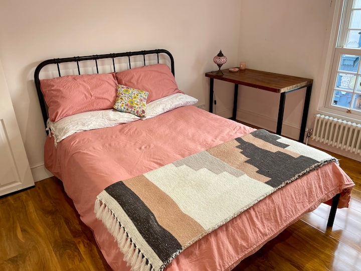 Spacious Georgian Town House In Central Southsea. - Portsmouth